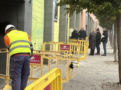 La Paeria arregla la acera de la calle Vidal i Codina - La Paeria ...